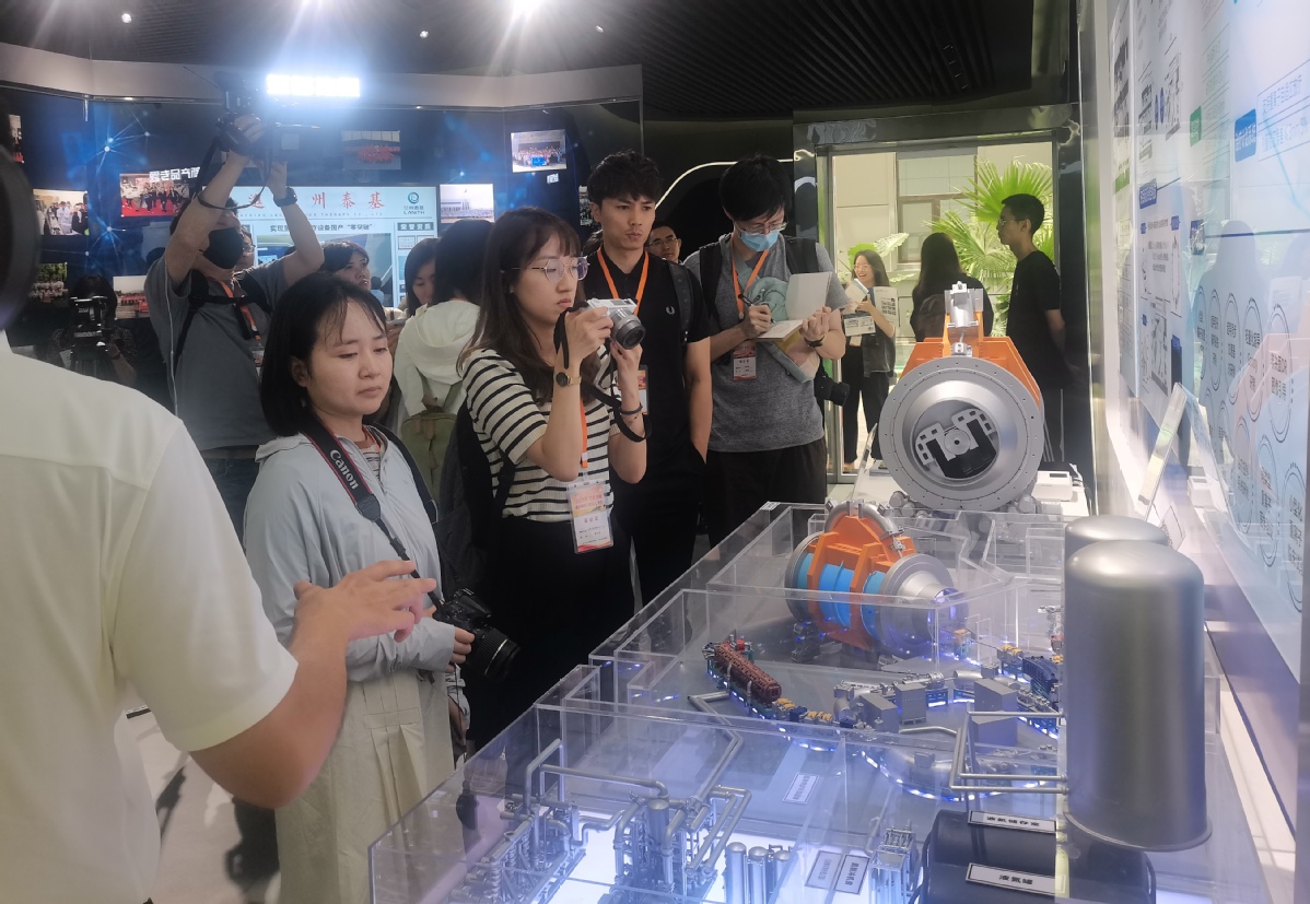 Journalists begin 9-day visit to Gansu_Cross-Strait Exchanges_ENG.TAIWAN.CN